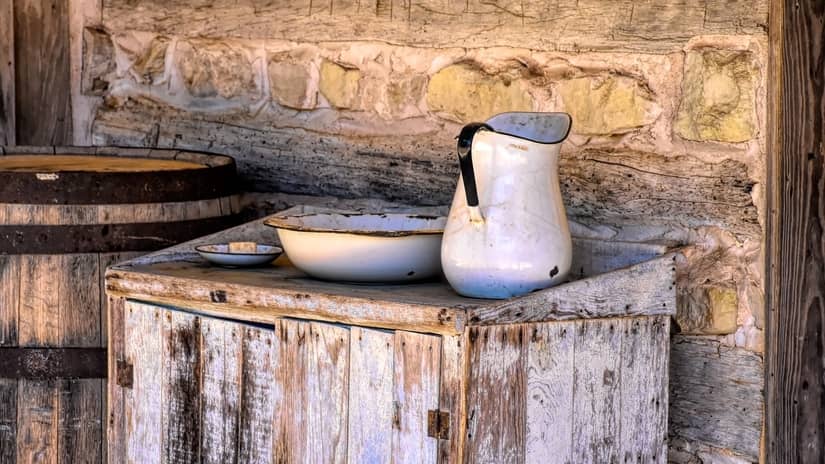 9 Essential Underground Bunker Supplies - New World Order